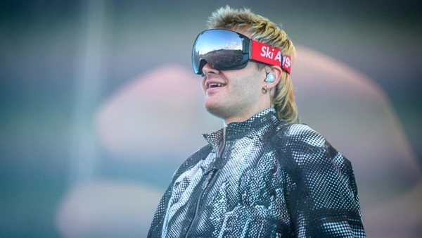 Berliner Rapper Ski Aggu kündigt Auftritt auf Parkplatz an: Rave in ...
