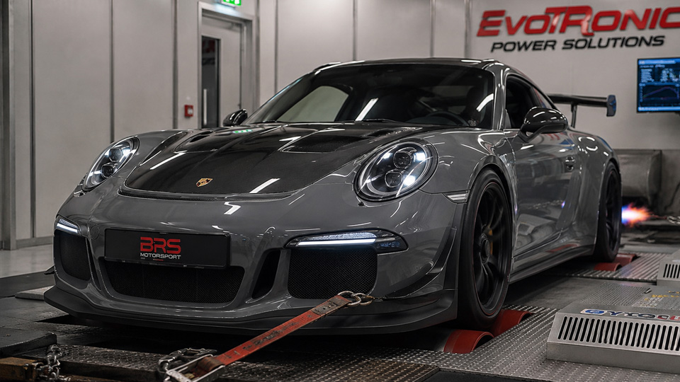 How loud is the Porsche 992 GT3 flat-six during full throttle dyno pulls?