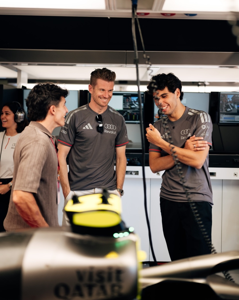 MotoGP: Marc Márquez visita box da Audi durante GP de Barcelona da F1