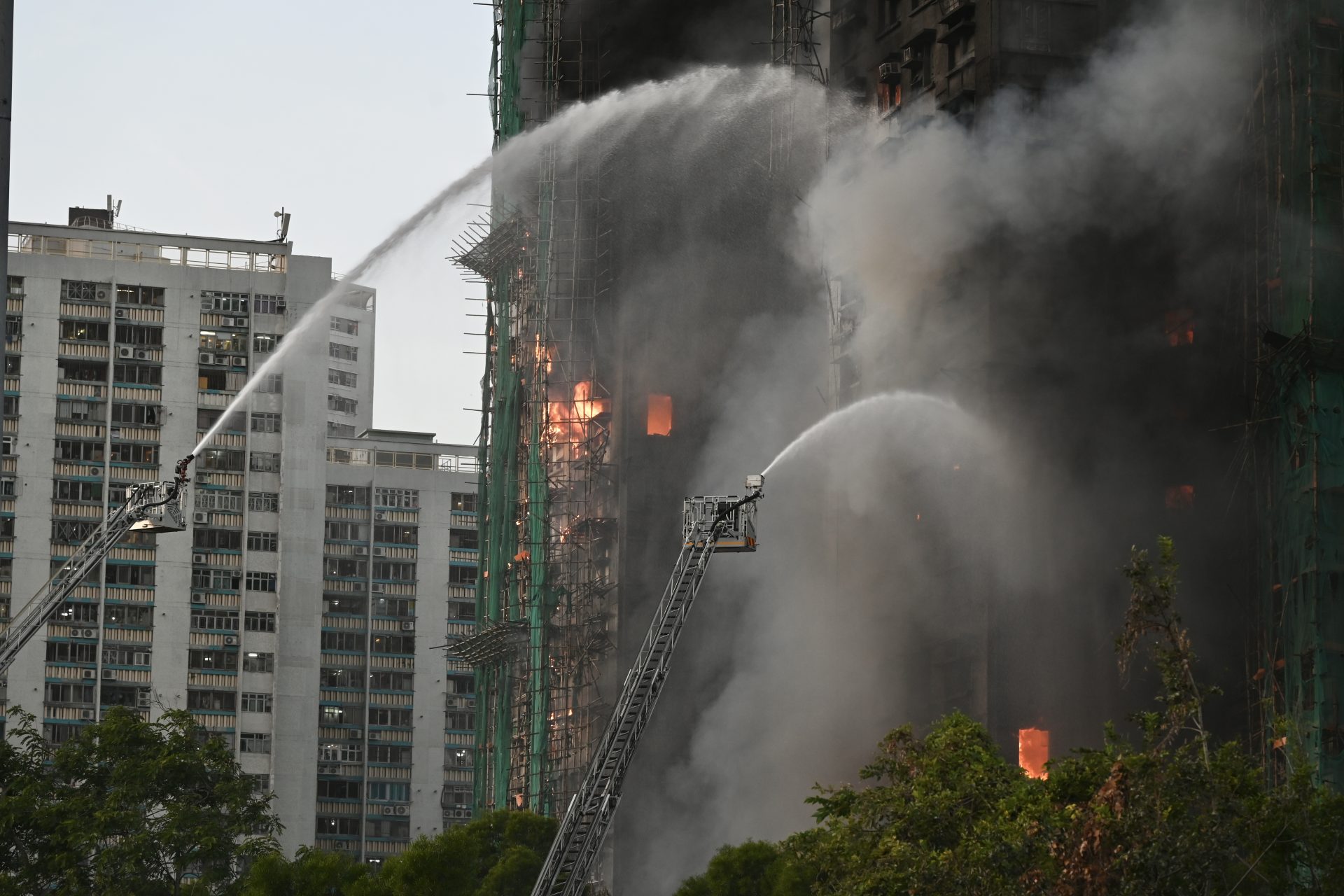 Moordbeschuldigingen in verband met de dodelijke brand in Hongkong