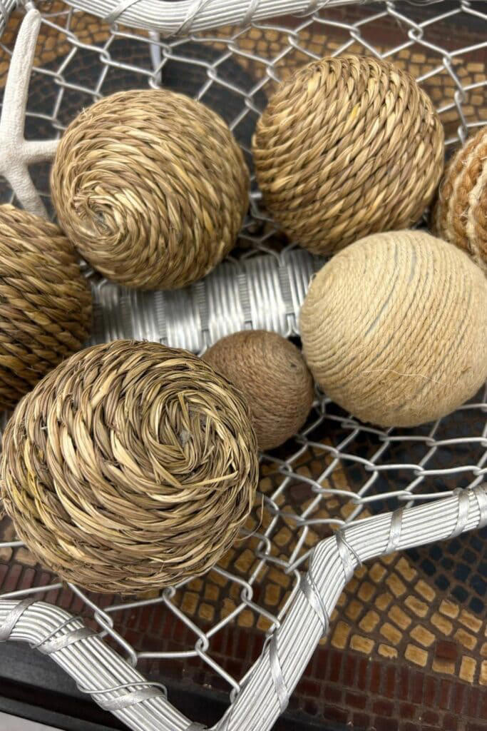 Decorative jute balls