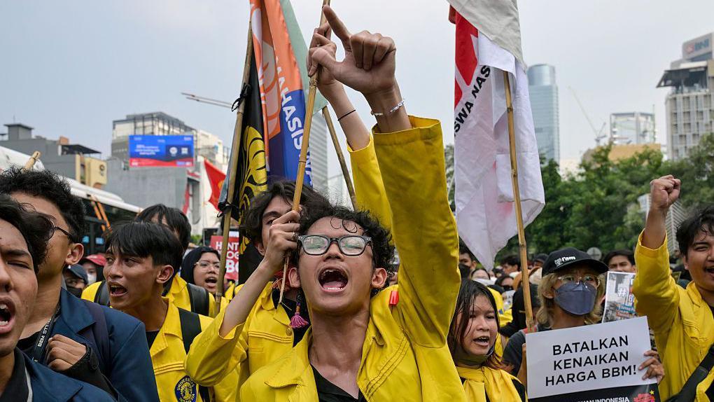 Indonesian students protest in against state spending, fuel price hike