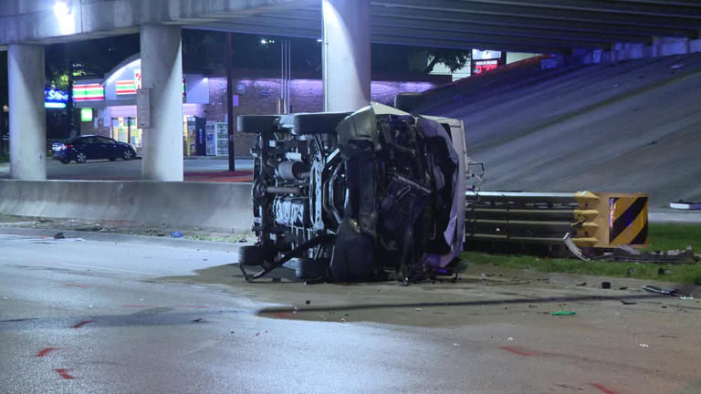 Dallas crash: 1 dead, 1 hospitalized after rollover on Northwest Highway