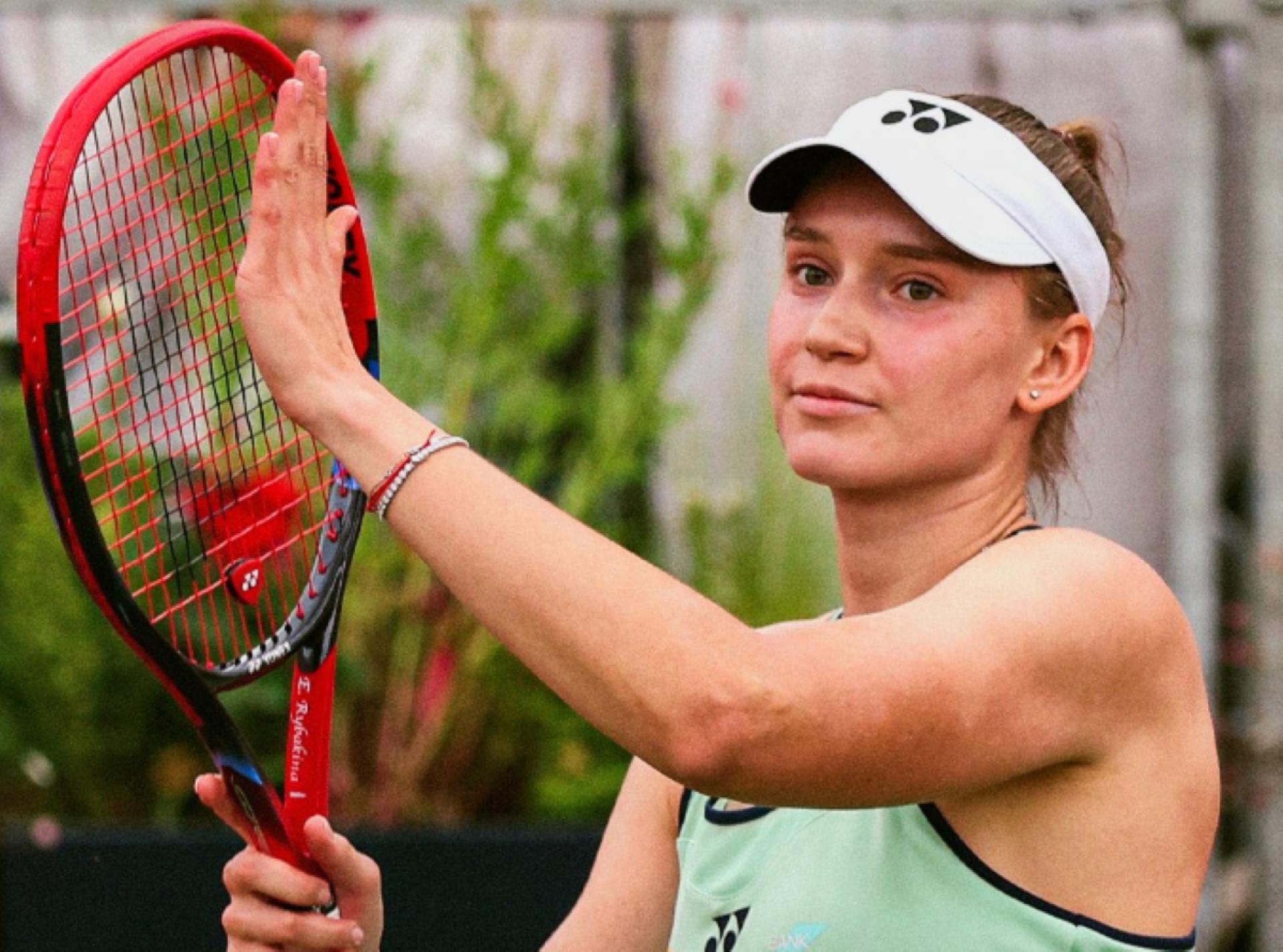 Queen's: Elena Rybakina survives opener with miraculous run, set to ...