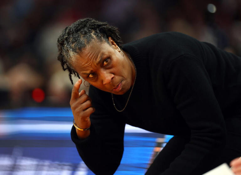 Difficult to replace: Geno Auriemma reflects on Jamelle Elliott’s ...
