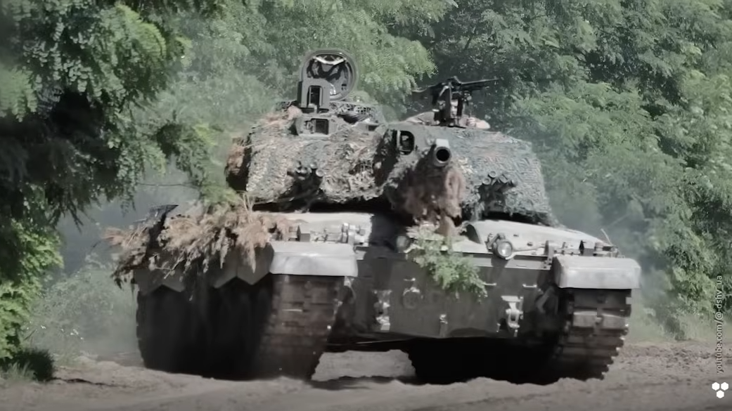 Watch how Germany's Leopard 2 and Britain's Challenger 2 are hunting ...