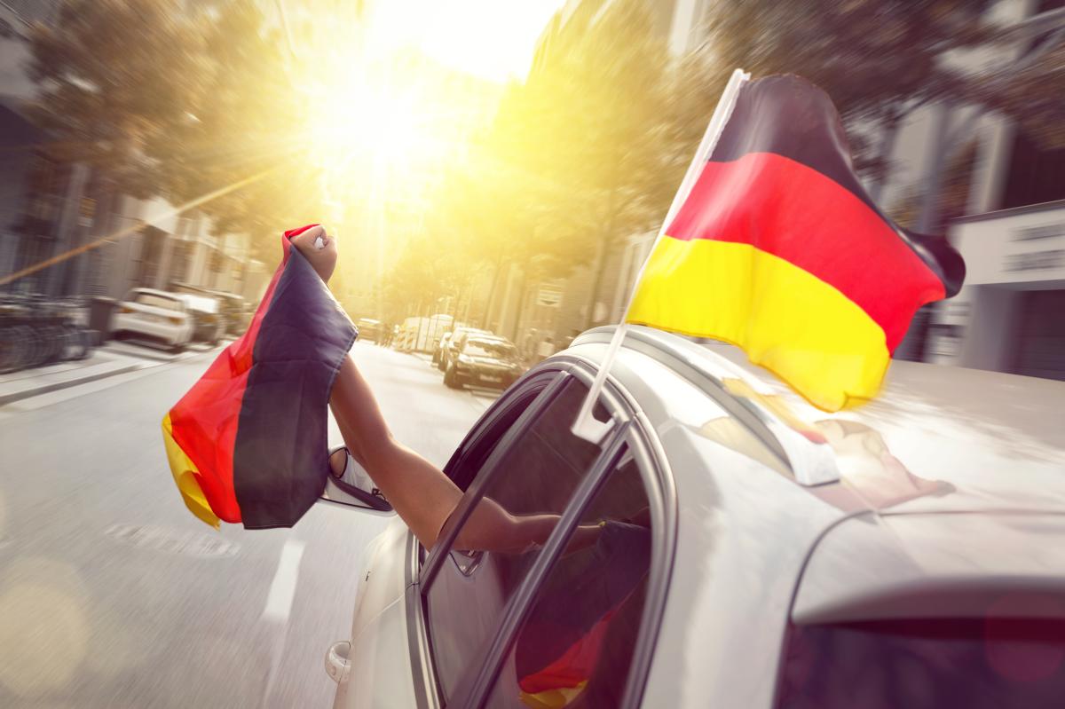 Ist die Deutschland-Fahne am Auto verboten? Das gilt zur WM 2026