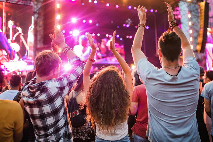 60 millennial behaviors people now see as outdated or awkward