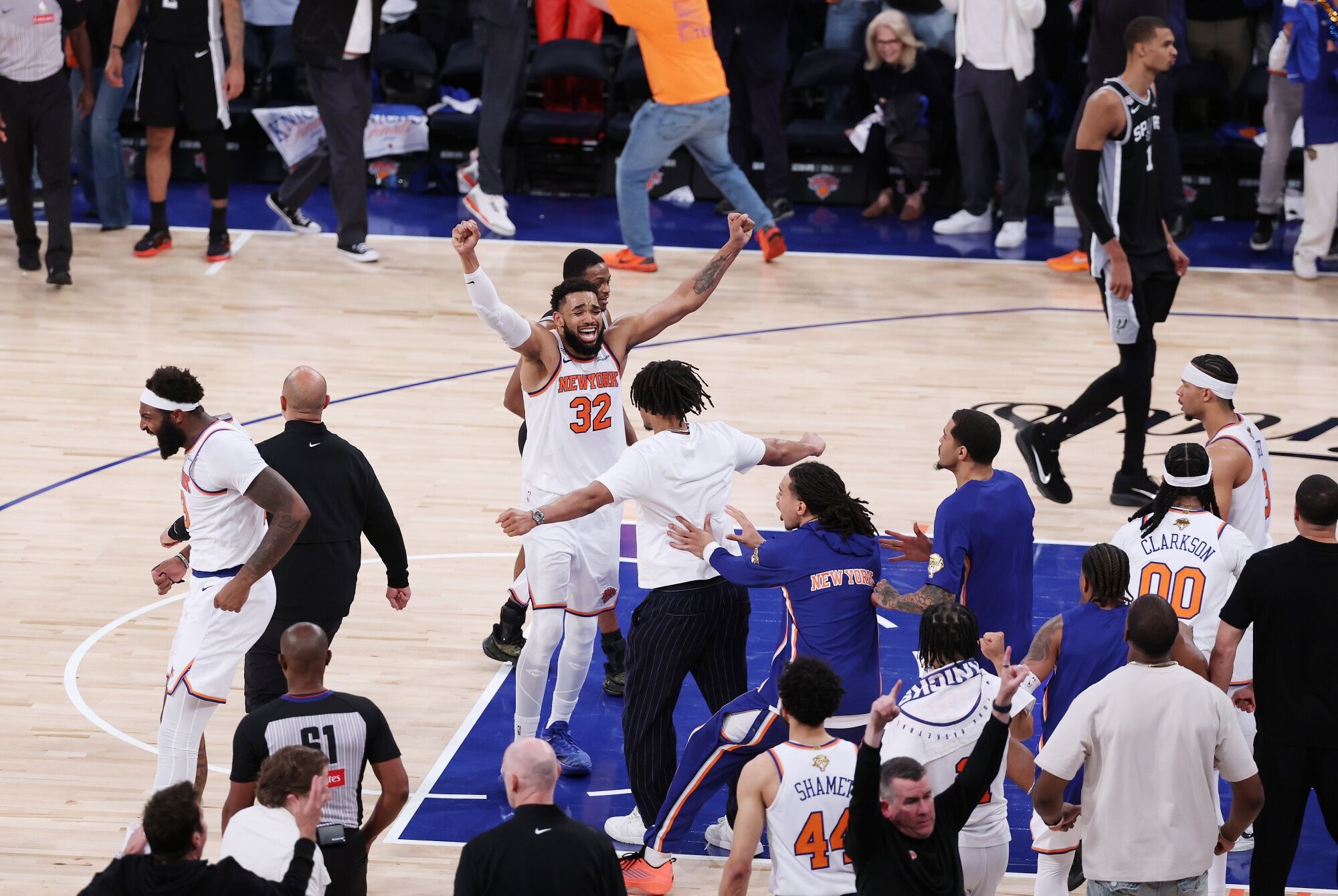 'Knicks in five' is crashing New York City weddings this weekend