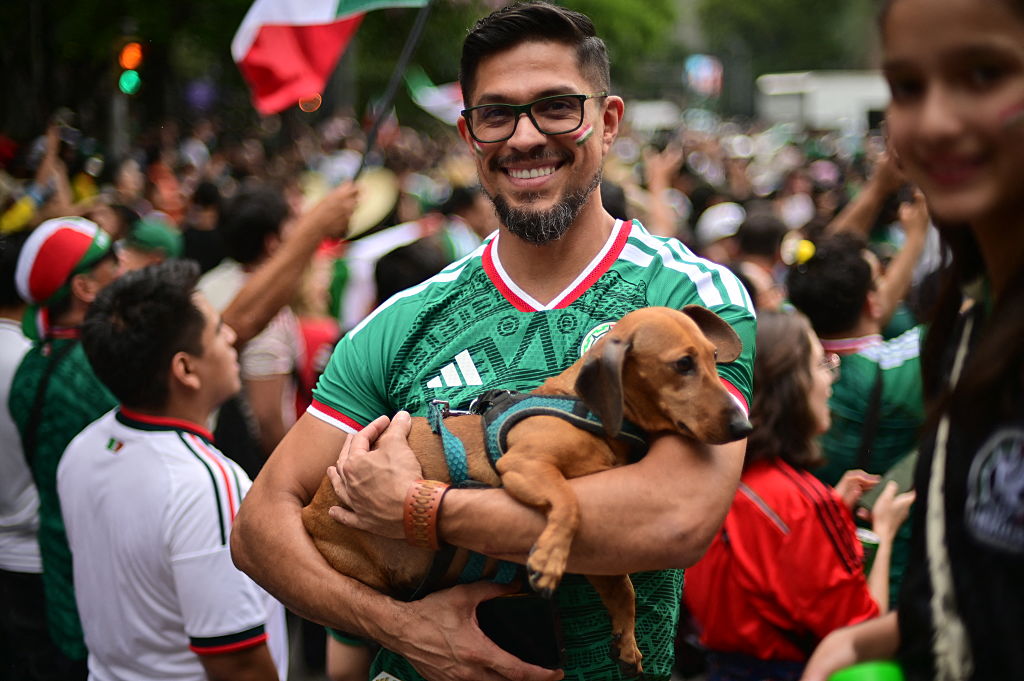 🖥️ The internet goes wild! World Cup opener brings legendary memes