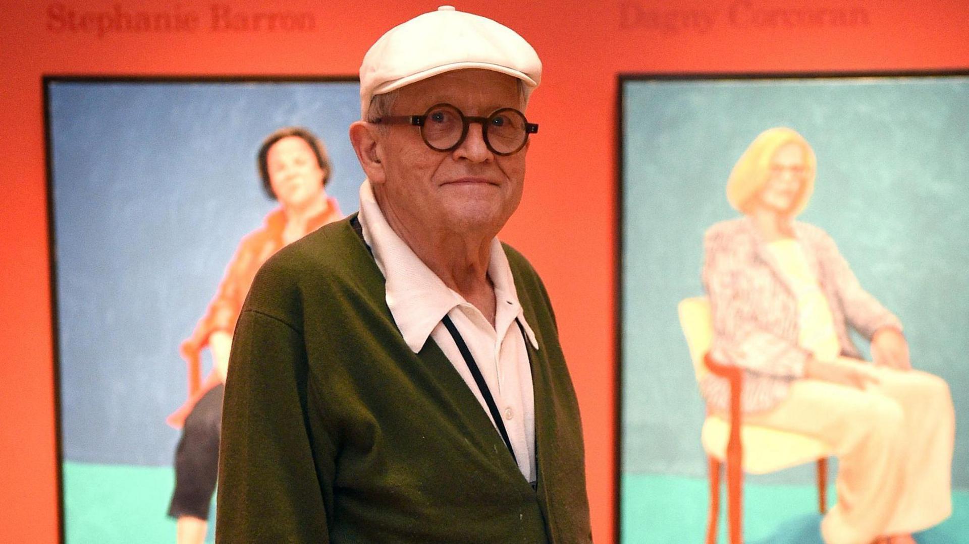 Addio a David Hockney, il rivoluzionario pittore della pop art è morto ...