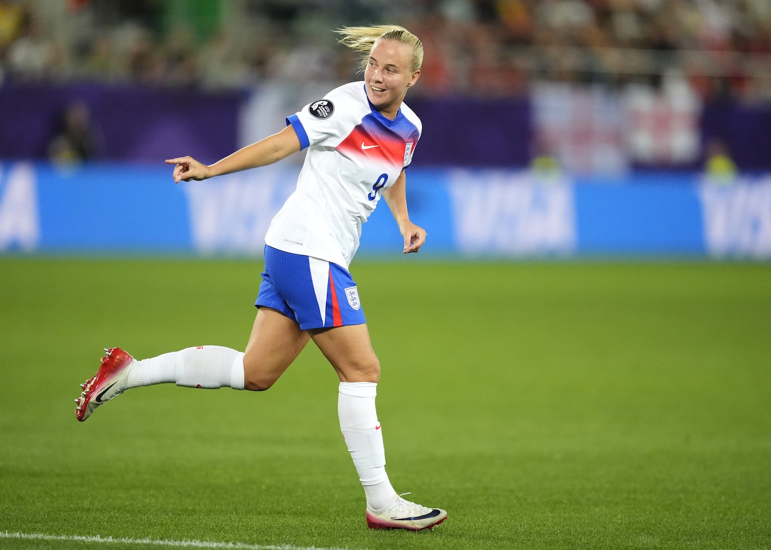 Beth Mead joins Man City until summer 2029