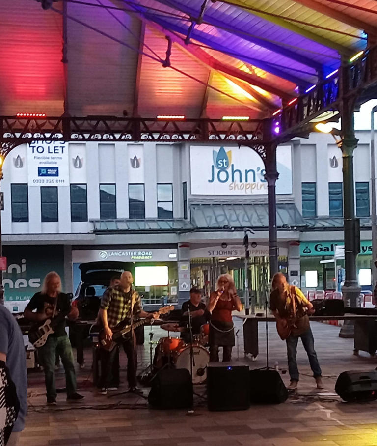 29 pics of the crowd & performers enjoying Battle of the Bands at ...
