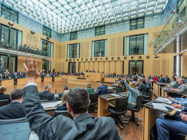 Bundesrat macht Weg frei für mehr Rente und Apothekenreform