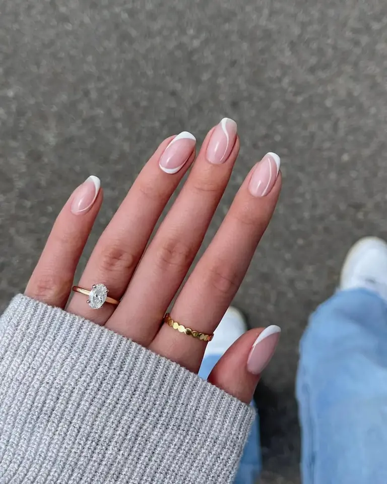 Limpia, sofisticada y lujosa: las uñas sin color de Lourdes Montes ...