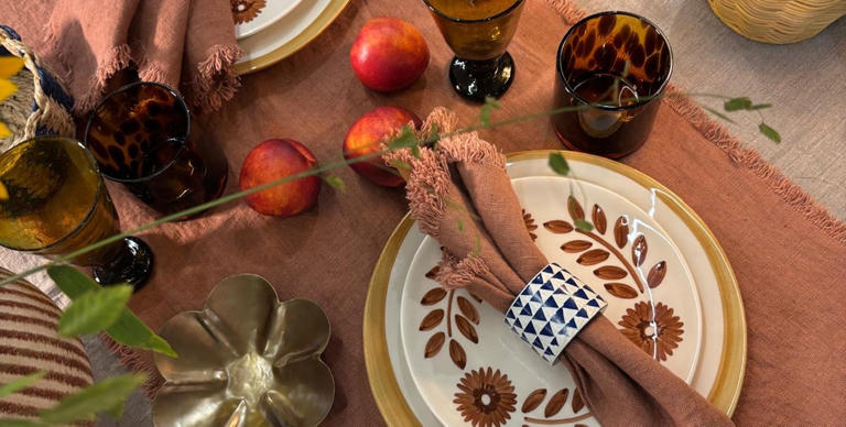From sage green to joyful brights: 3 beautiful summer table ideas to ...
