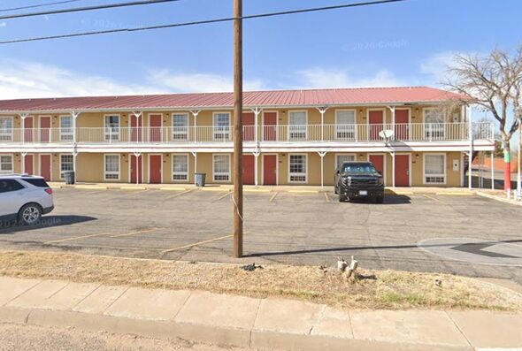 Texas mass shooting: Cop with assault rifle spotted firing at gunman in ...