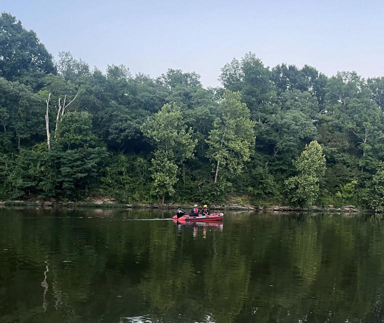 Stranded boaters rescued from Duck River in Maury County