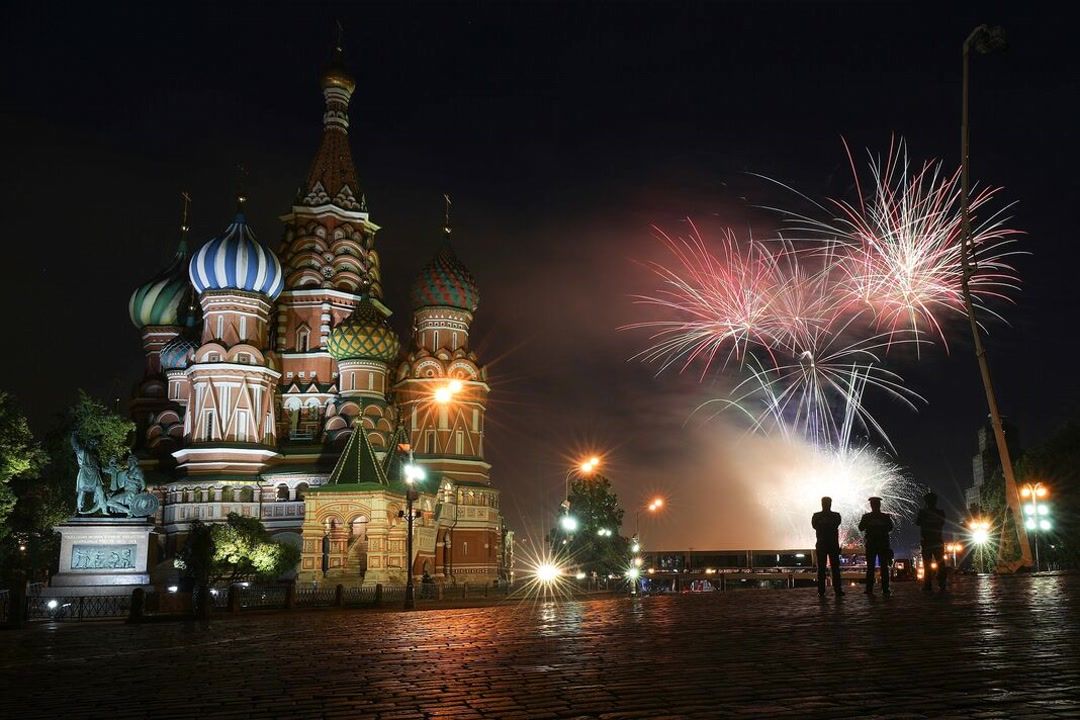 Panicking Putin cancels Russia Day concert as Ukraine drones surge ...