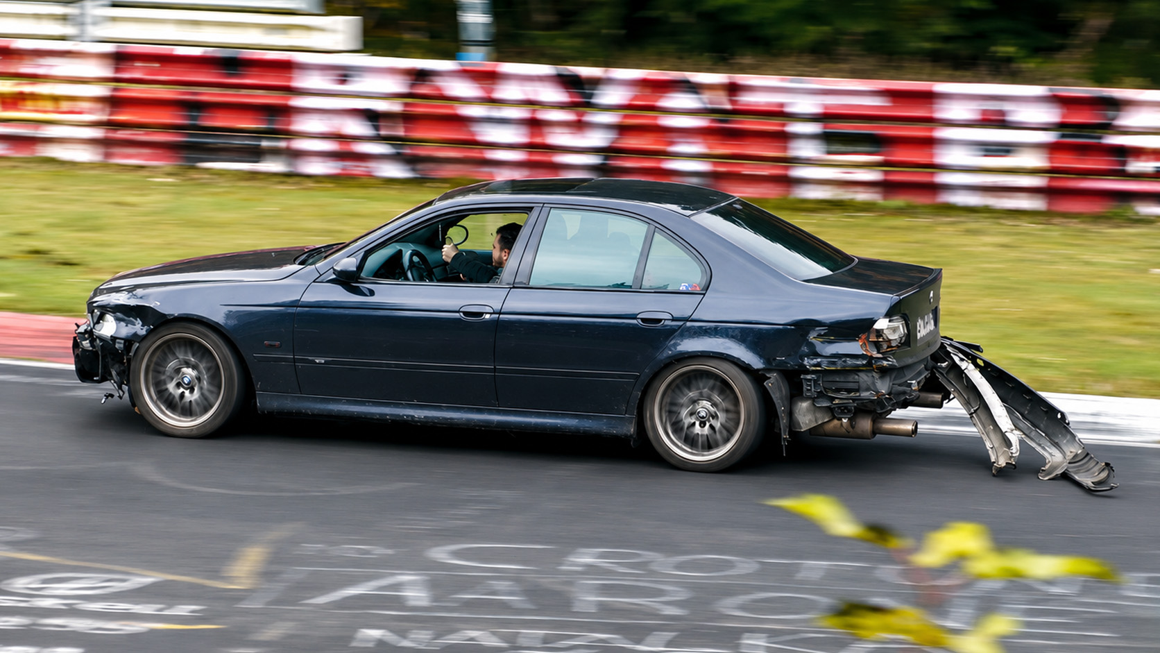 Wrecked BMW keeps pushing hard on the Nürburgring track despite the damage