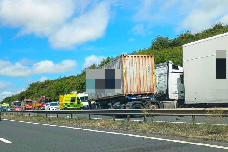 'Serious' lorry crash on M11 as police warn road will be closed 'for ...