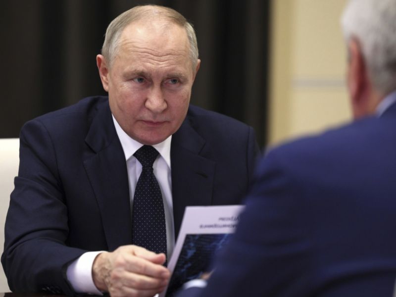 Wladimir Putin in Panik: Paranoider Kreml-Chef sichert Protz-Villa mit ...