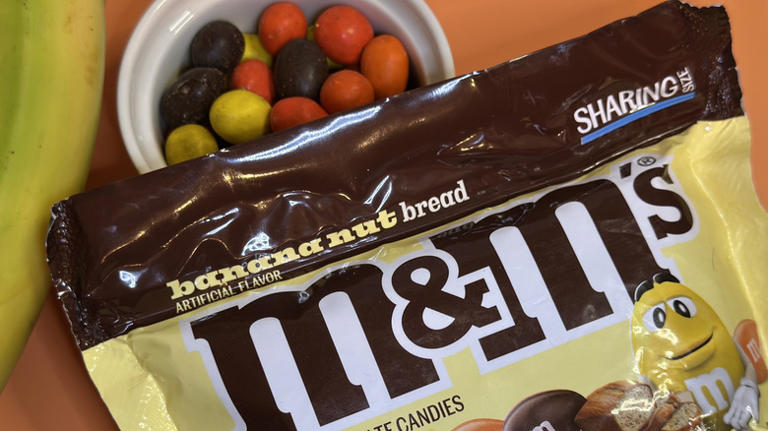 Review: We're not bananas, the new M&M's bakery flavor is surprisingly good