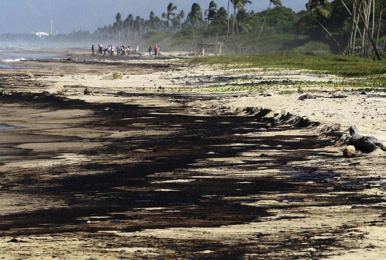 Venezuela says oil spill from Trinidad and Tobago could hurt fishing ...