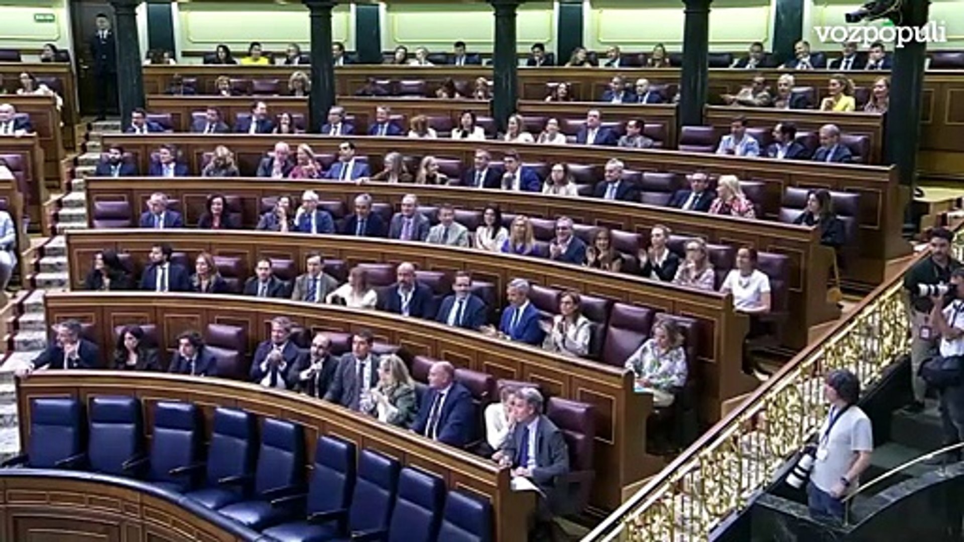 Diputado de SUMAR se acerca al estrado y discute con Armengol