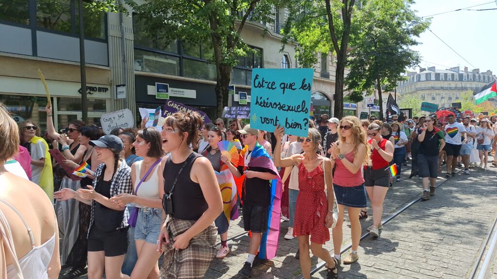 À Dijon, La France insoumise dénonce le refus du passage de la Pride en ...