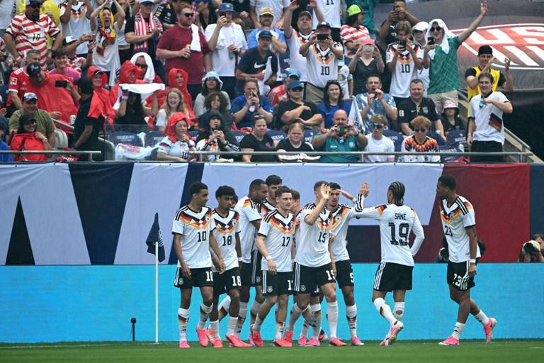 Deutsche Klassiker bei WM: Fans und Team dürfen wieder mit „Major Tom ...