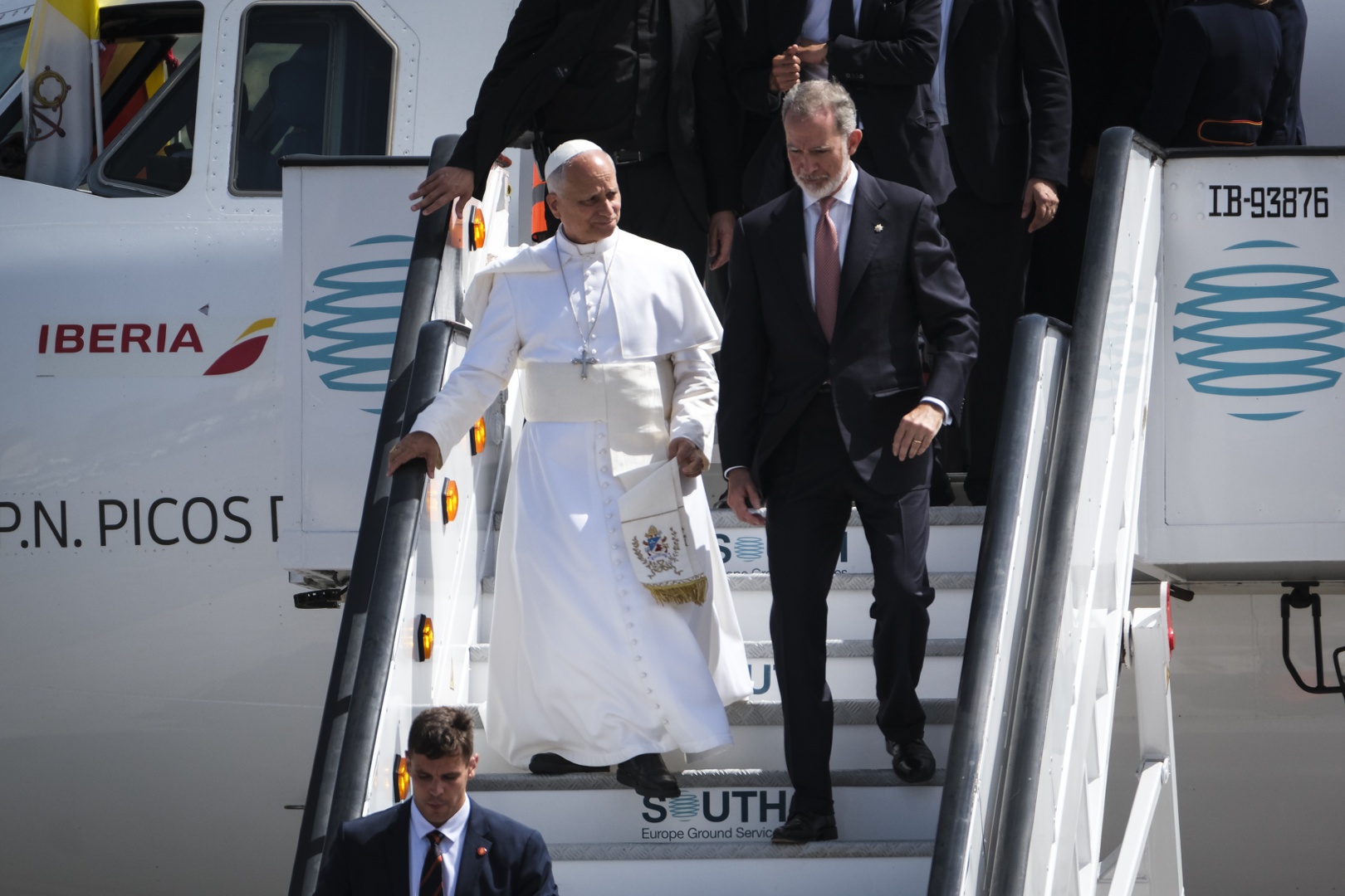Una incidencia técnica en el avión retrasa la salida del papa del ...