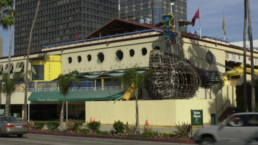 9 themed and defunct restaurant chains from the 1990s