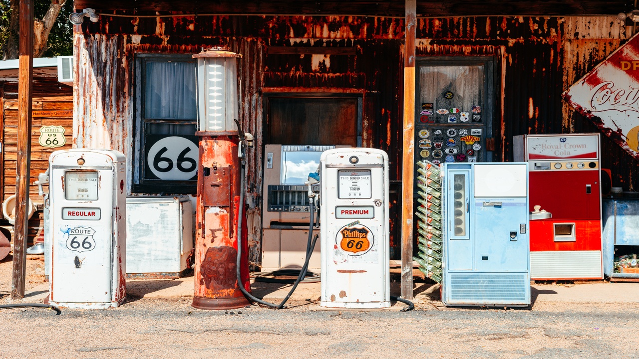 This Arizona gas station looks abandoned, but people fly in from 6 ...