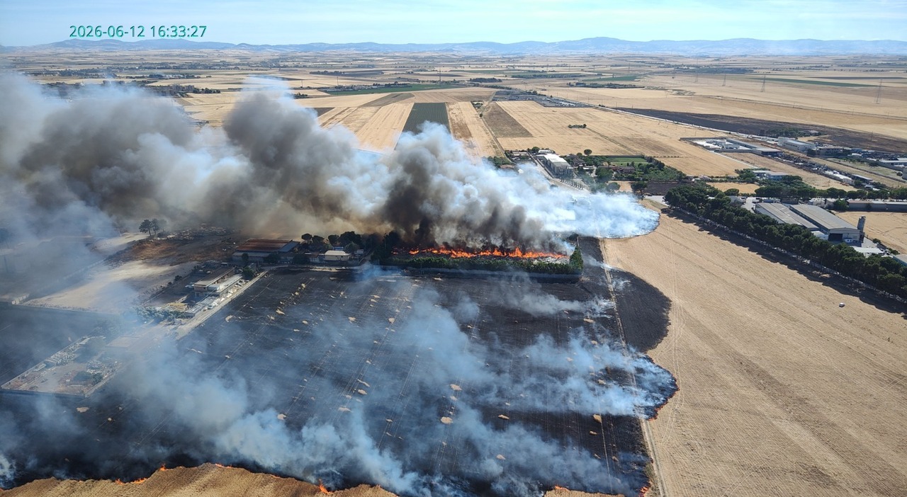 Incendio campo rom Foggia oggi: esplodono bombole in via San Severo