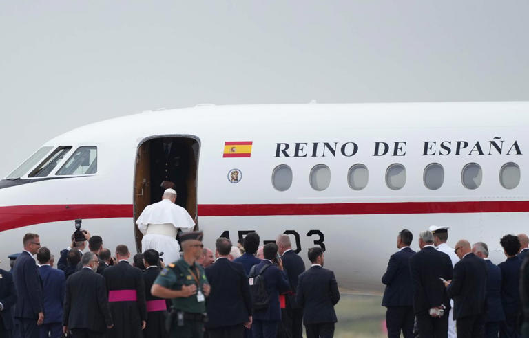 Le pape Léon XIV bloqué par une panne d’avion aux Canaries avant de ...