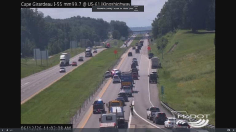 One lane of Interstate 55 closed due to crash