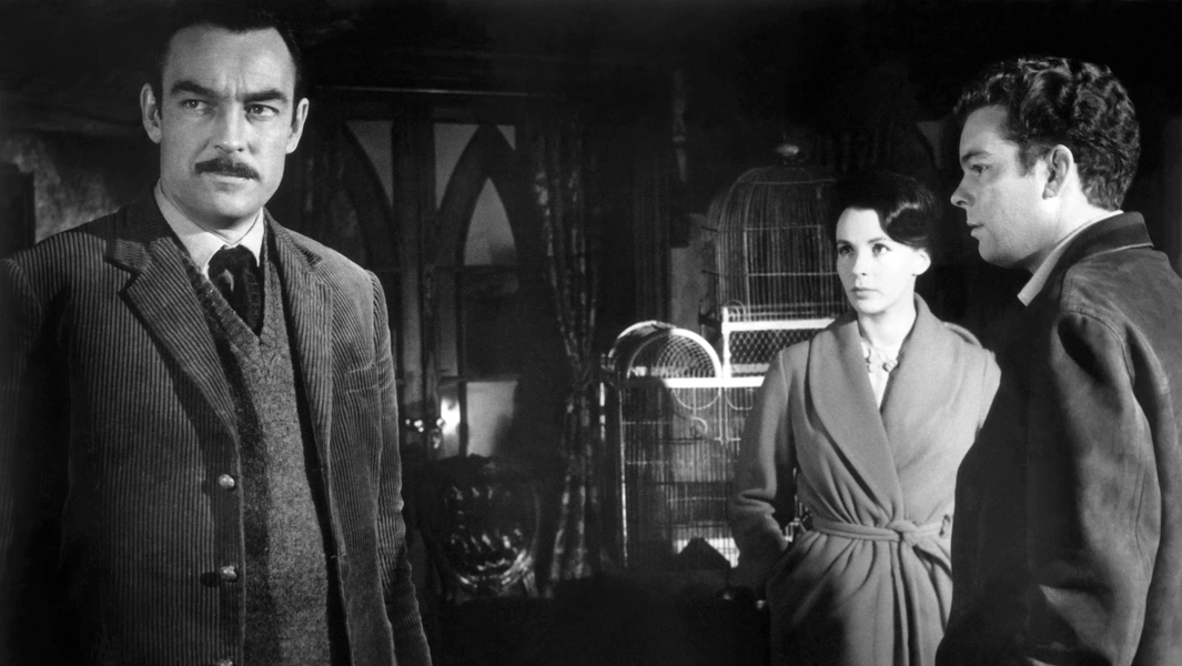 14 iconic haunted houses in film history