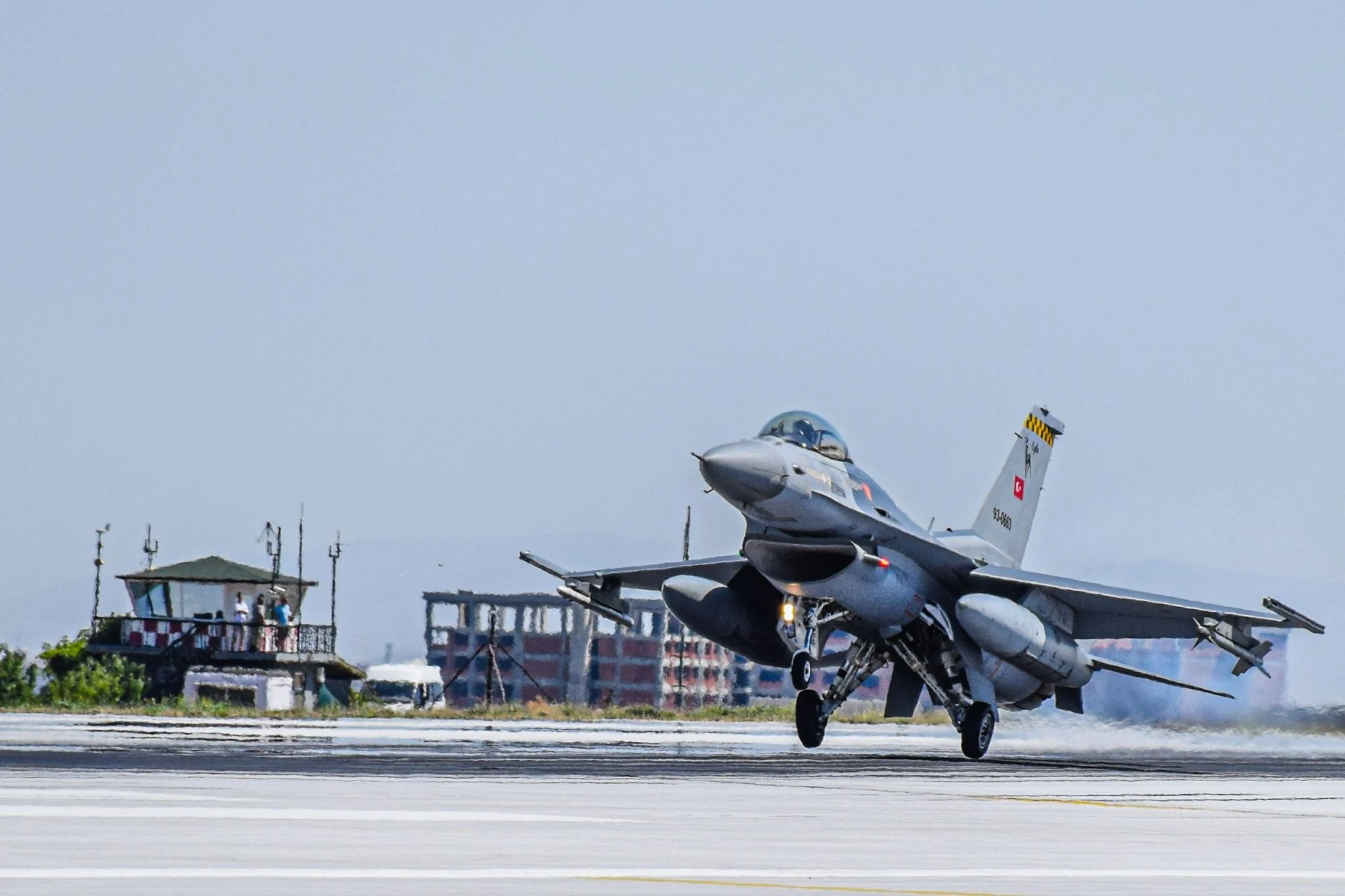 Pentágono recorta a 100 los F-16 en Europa y retira todos los aviones ...
