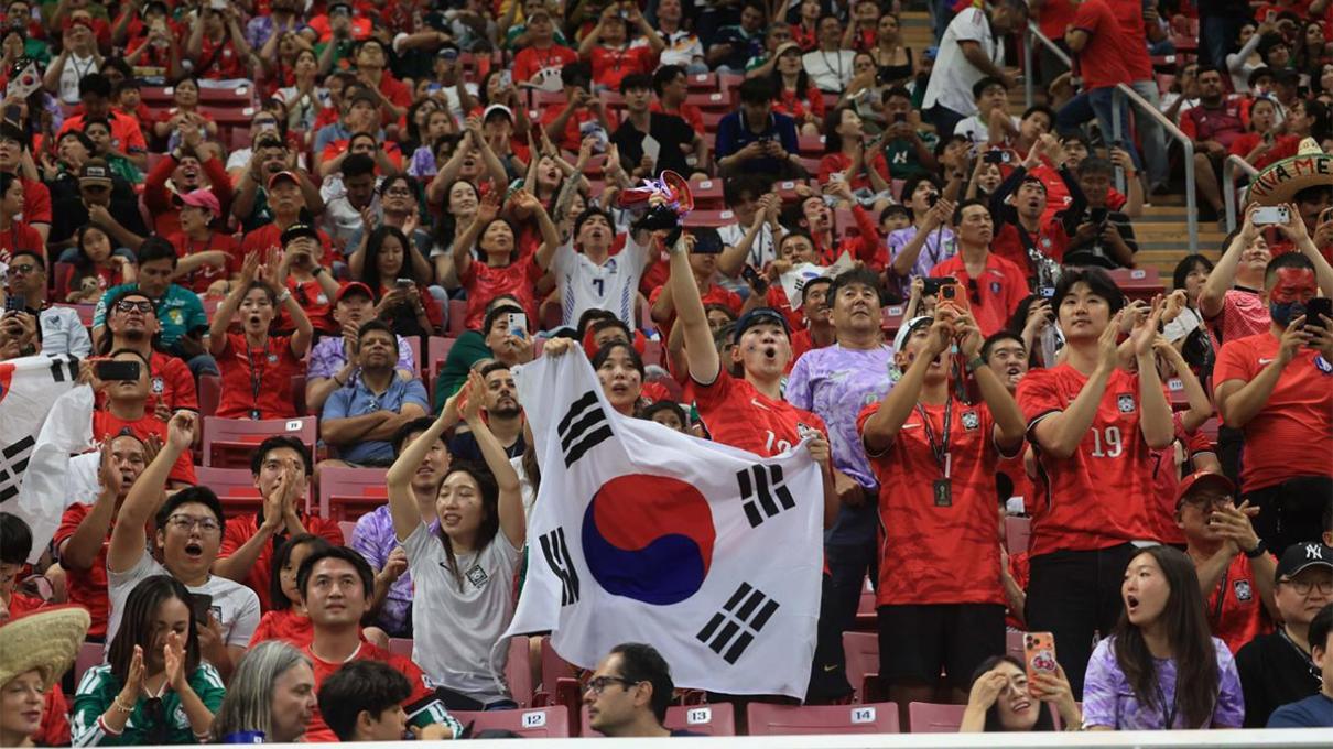 Aficionados coreanos son la sensación del Mundial en México