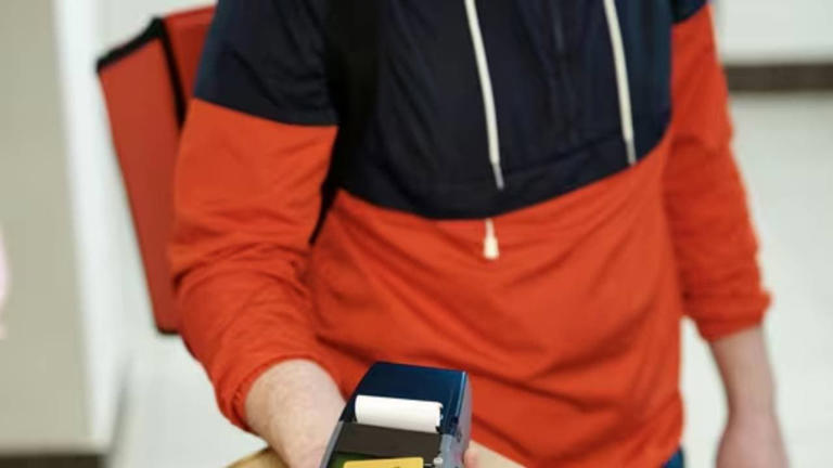 UNO reversed: Man orders extra pizza for delivery partner, receives ...