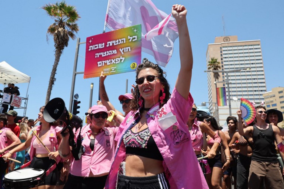 Meer dan honderdduizend deelnemers aan LGBTQ-parade Tel Aviv Pride in ...