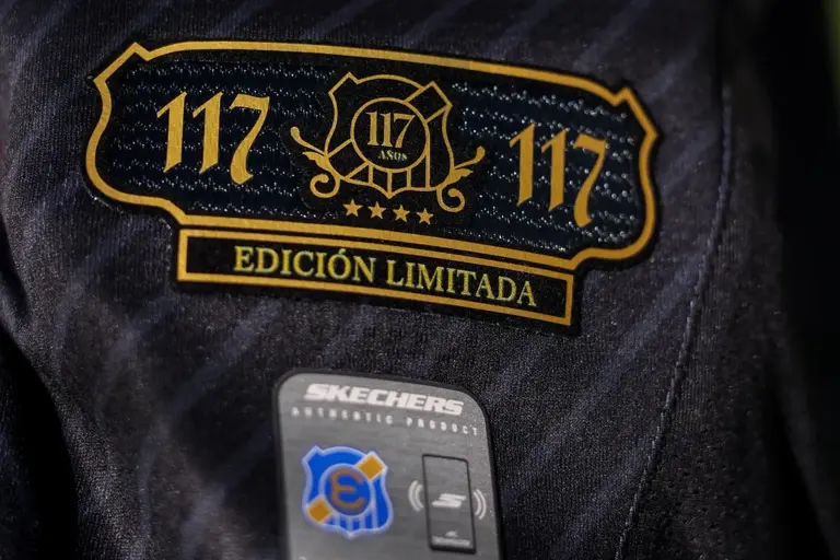 Furor por camiseta aniversario de Everton: queda prácticamente agotada ...
