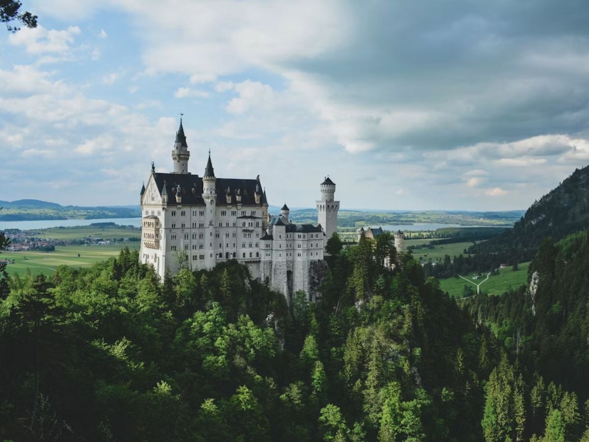 5 most haunted castles with chilling backstories