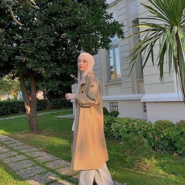 Warna sand seperti apa? Ini tips padu-padan outfitnya