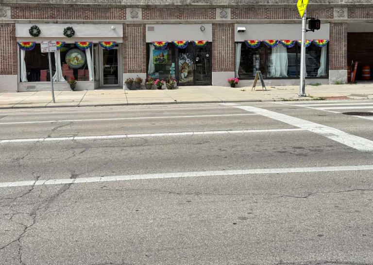 City removes barricade at Rabbit Hole Books entrance