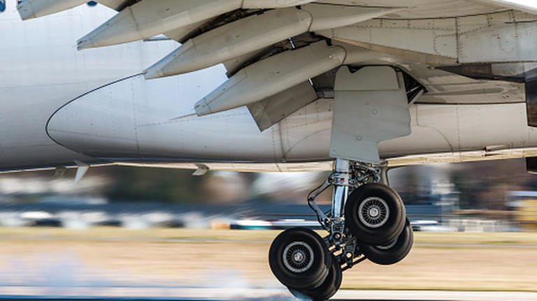Here's how a plane can land safely with a flat tire