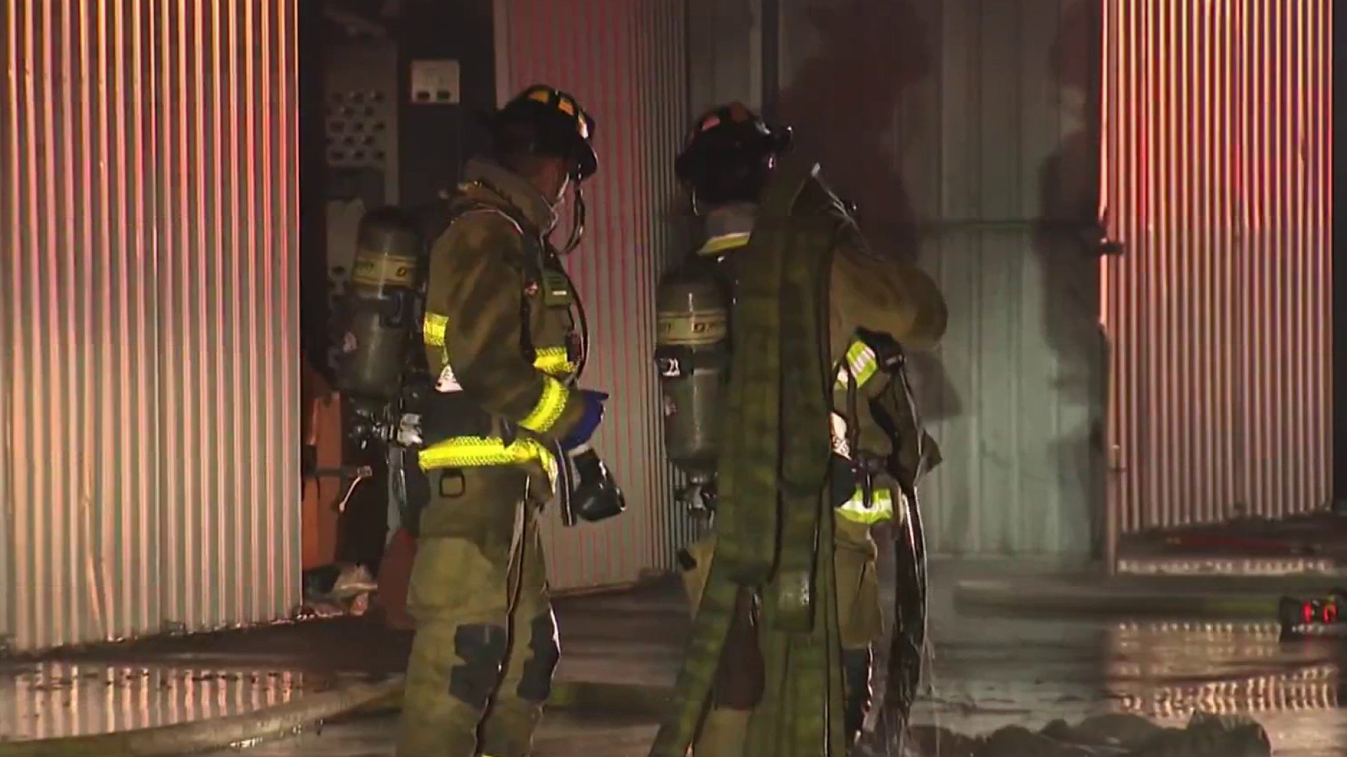 Incendio destruye dos hangares en aeropuerto Montgomery-Gibbs de Kearny ...