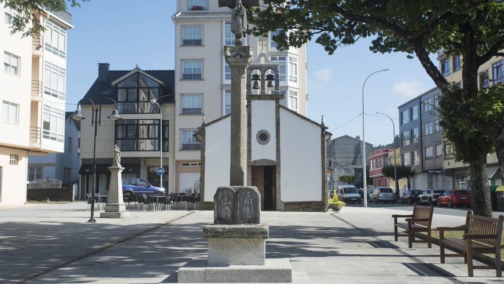 Polémica en As Pontes (A Coruña) por una terraza junto a una capilla ...