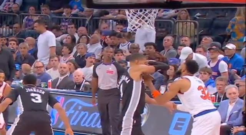 Victor Wembanyama elbows Karl-Anthony Towns in face, receives flagrant ...
